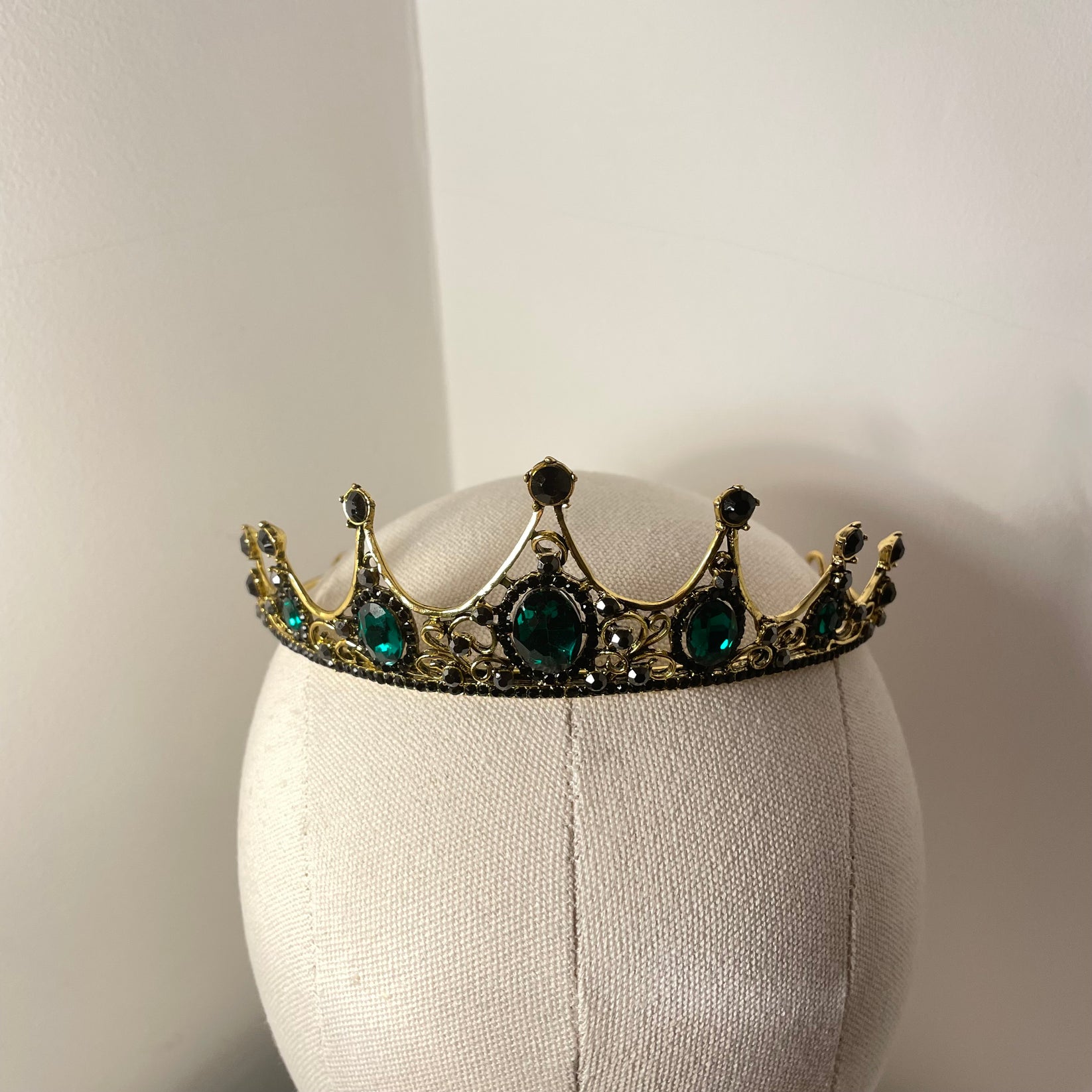 Emerald Crown – Lizabetha Parker