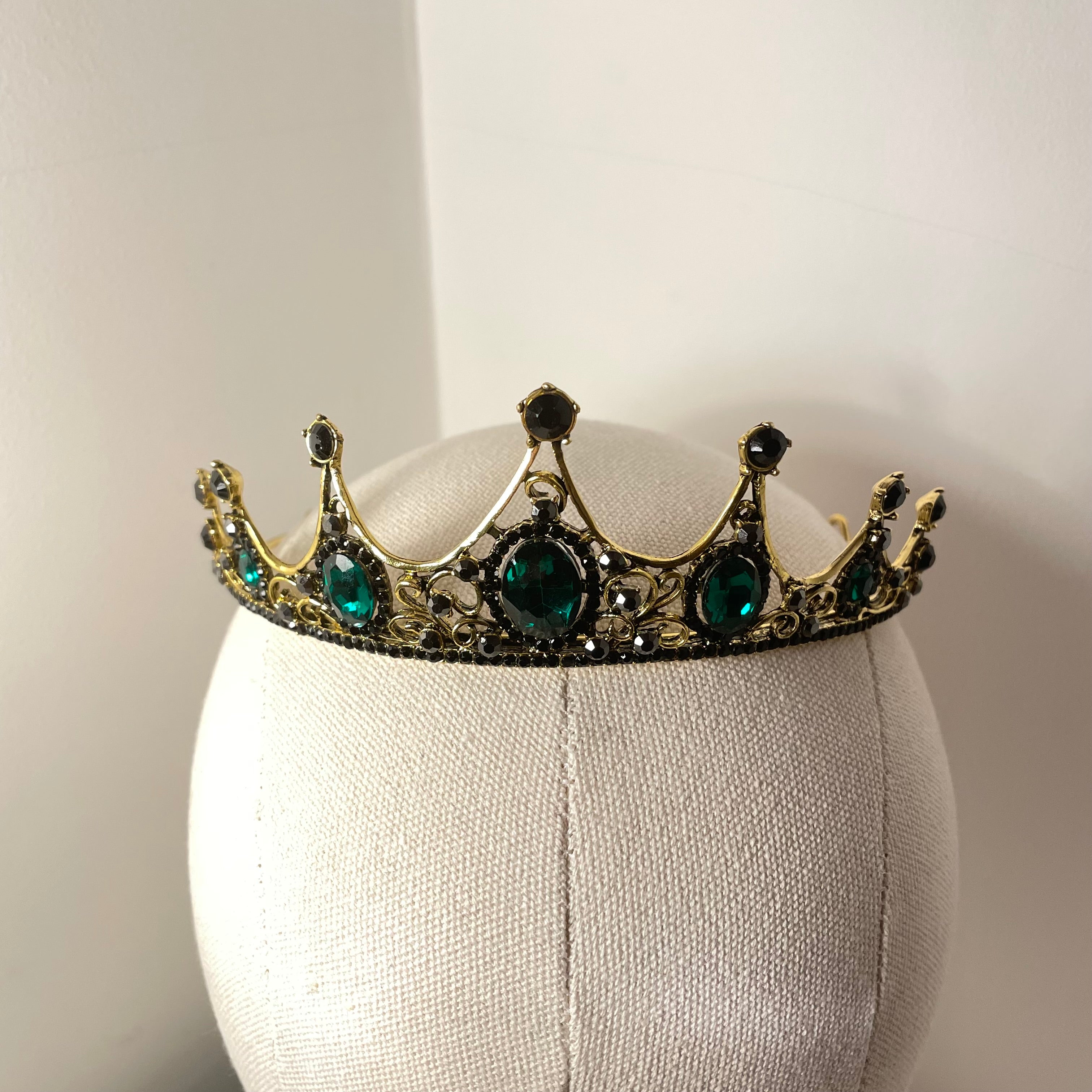 Emerald Crown – Lizabetha Parker